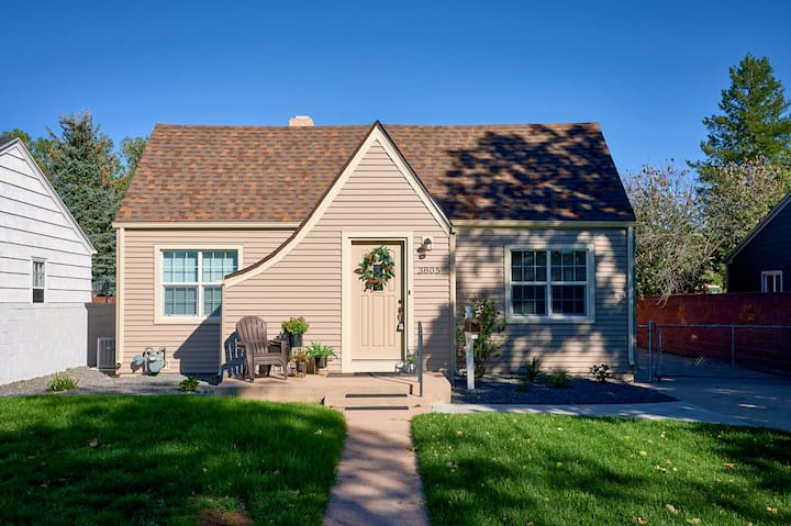 Cozy, Updated Gingerbread-style Avenues Home - Cheyenne, WY
