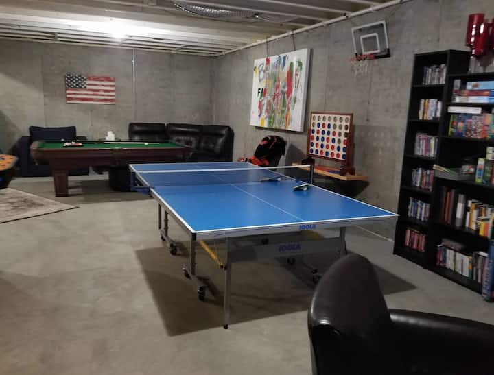 A Fun, Unique Stay In A Nostalgic Game Room Area - Maple Grove, MN