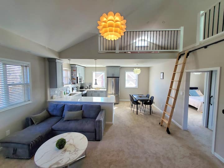 Spacious 2-bedroom Apartment With Loft - Arlington, VA
