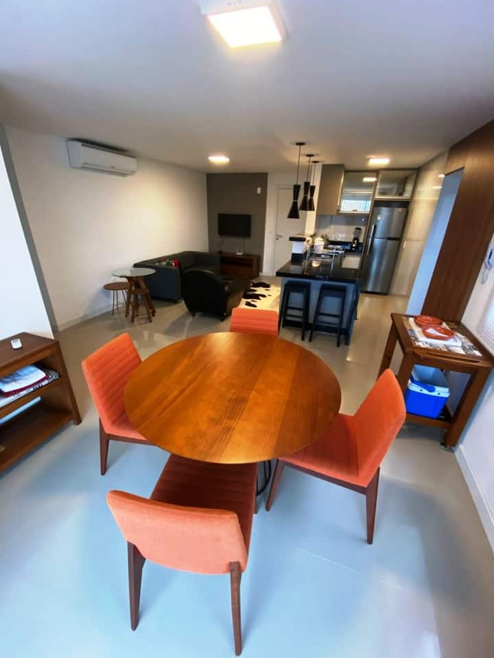 Excelente Apartamento Com 02 Dormitórios. - Governador Celso Ramos