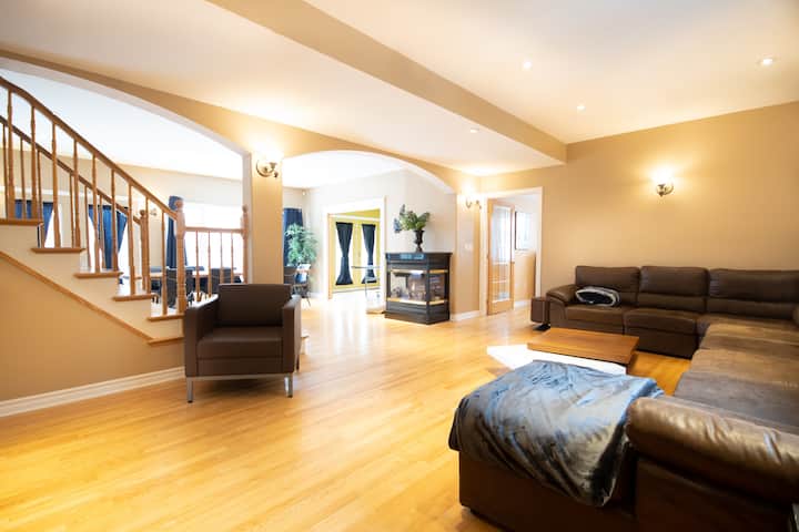 5br Work Crew Stay – Prime Location | Big Parking - Ottawa