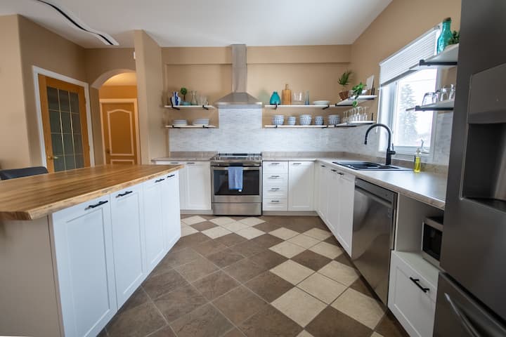Family Escape - Spacious 5 Bdrm W. Game Room - Ottawa