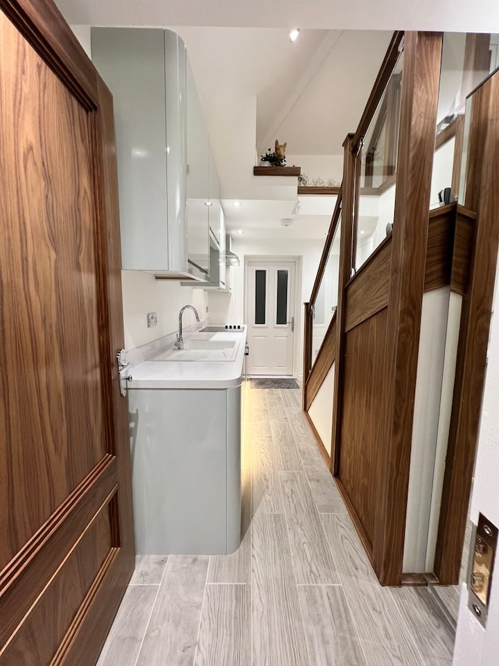 Luxury Guest House On Exclusive Kingswood Estate. - Epsom