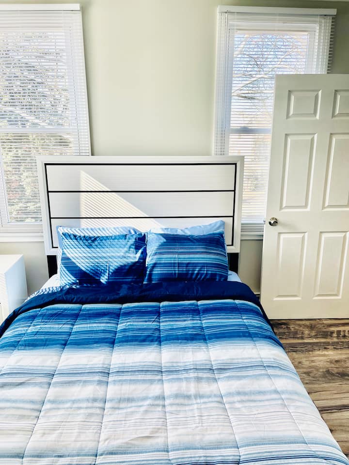 Lovely 2-bedroom Rental Free Parking In The Yard! - Aéroport de New-York Newark-Liberty (EWR)