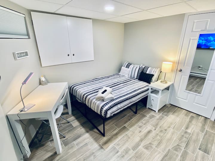 Bright, Stylish & Comfy Luxury Room W/ Workspace! - Hawthorne, NJ