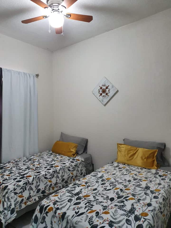 Office&family. Casa Cómoda Y Segura,excelente Ubi - Saltillo