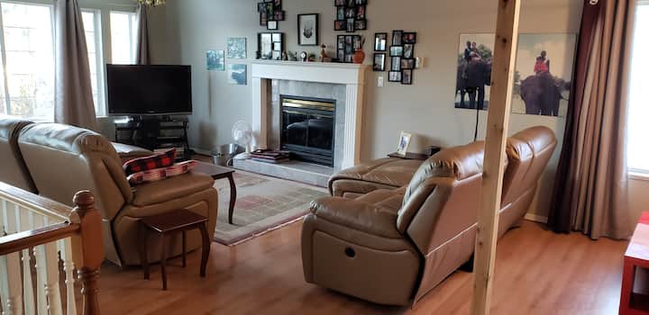 Beautiful 2 Bedroom, 3 Bed Home On Blesbok. - Campbell River