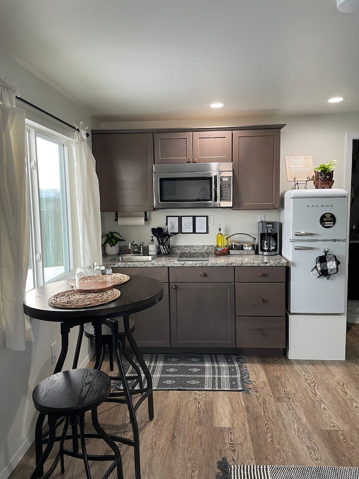Comfy, Cozy Bungalow With Scenic Mtn Views - Alaska