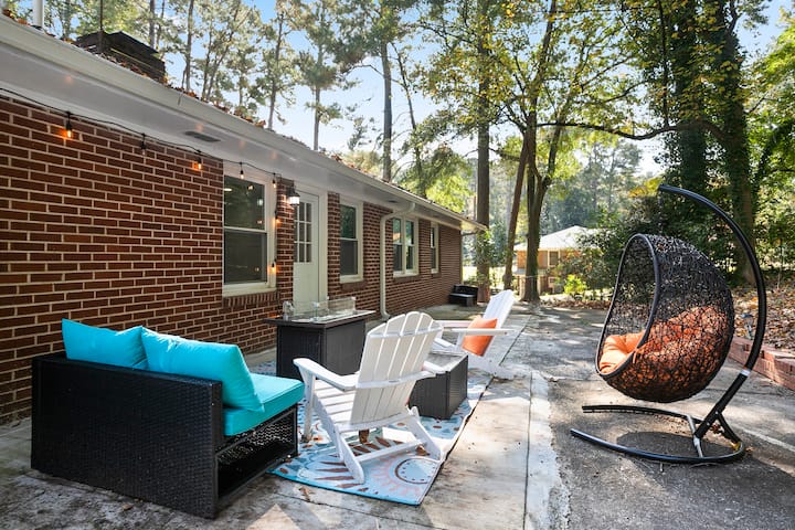 Luxury 5br W/ Yard & Games – Sleeps 12- King Bed - Atlanta, GA