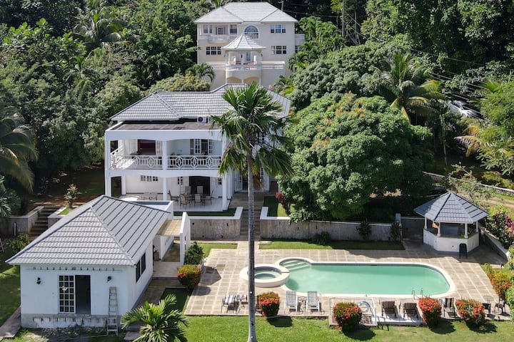 Exclusive 10 Bedroom Villa With Pool And Sea View - Port Antonio