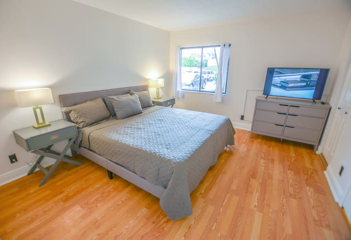 Beautiful 1st Floor Beach Jupiter Condo On Canal - Jupiter, FL