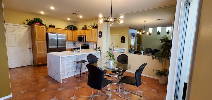 Newly Renovated Spanish Villa - Quiet Neighborhood - 라스베이거스, NV