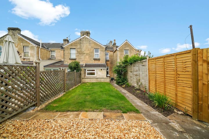 3-bedroom Haven With Private Parking Facility. - Bath