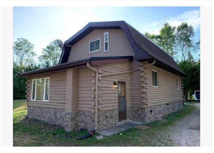 Adventure Awaits Guest Suite - Tobermory