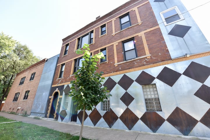 Easygoing 2br- A Mine Of Diamonds, Humboldt/wicker - Chicago, IL