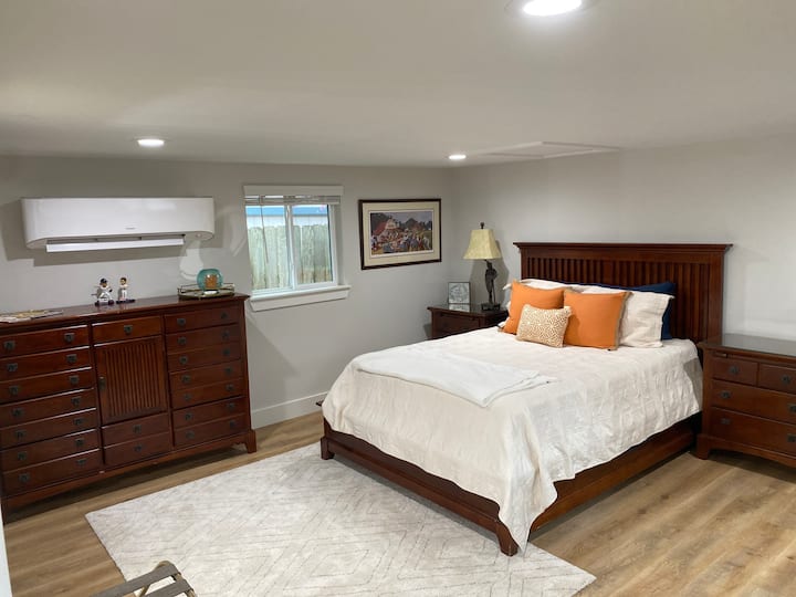 Elegant Modern 1 Bed 1 Bath Detached Guest House - Houston