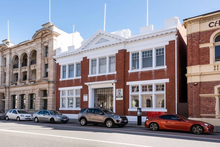 Spacious Unique 2 Bed 1 Bath Balcony Views (No 6) - Fremantle