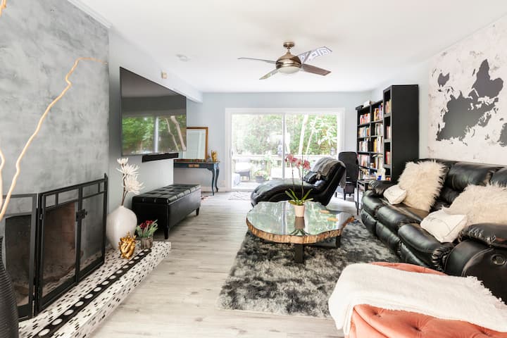 Private Room & Bath In House. Best Location In La! - Beverly Hills, CA