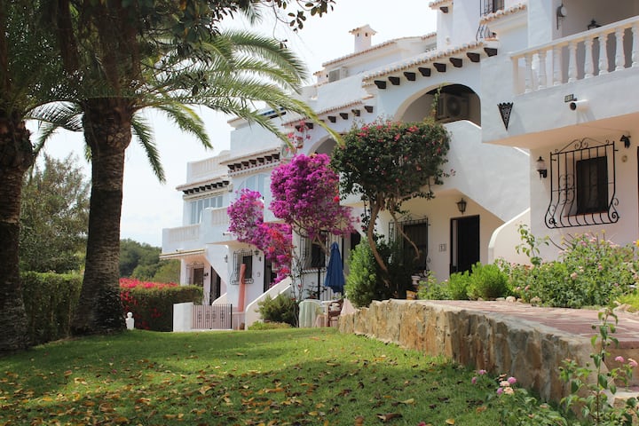 Moraira 2 Bedroom Apartment With Communal Pool - Moraira