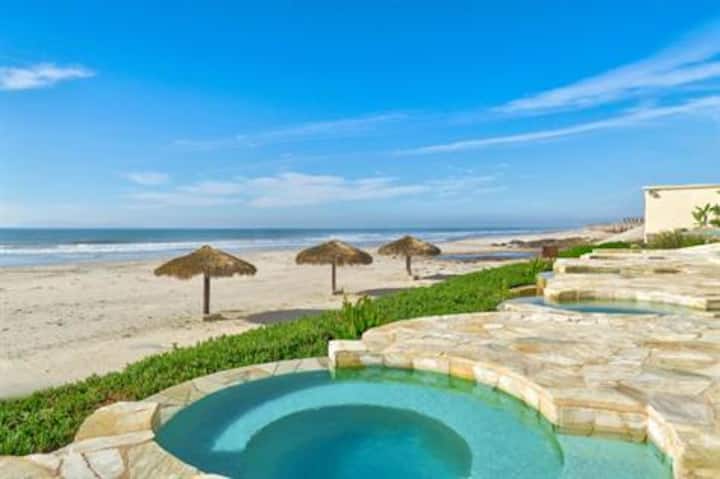 Fun/modern 3-bedroom Beachfront Condo - Rosarito