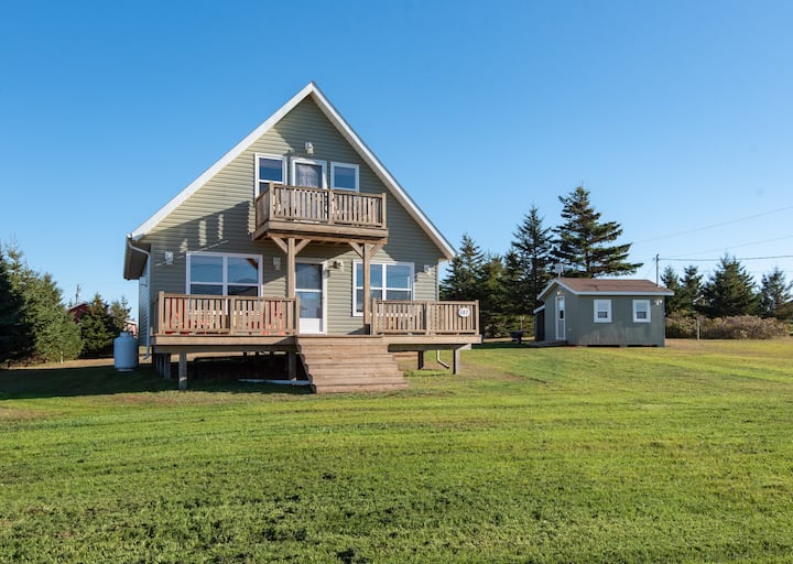 Sunset Chalet Waterview 2 Bedroom Cottage - Île-du-Prince-Édouard