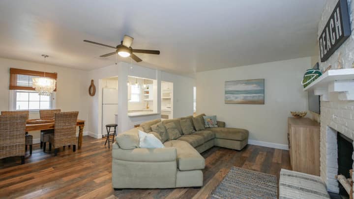 Modern Coastal 3- Bed Condo Close To The Beach! - Ocean City, NJ