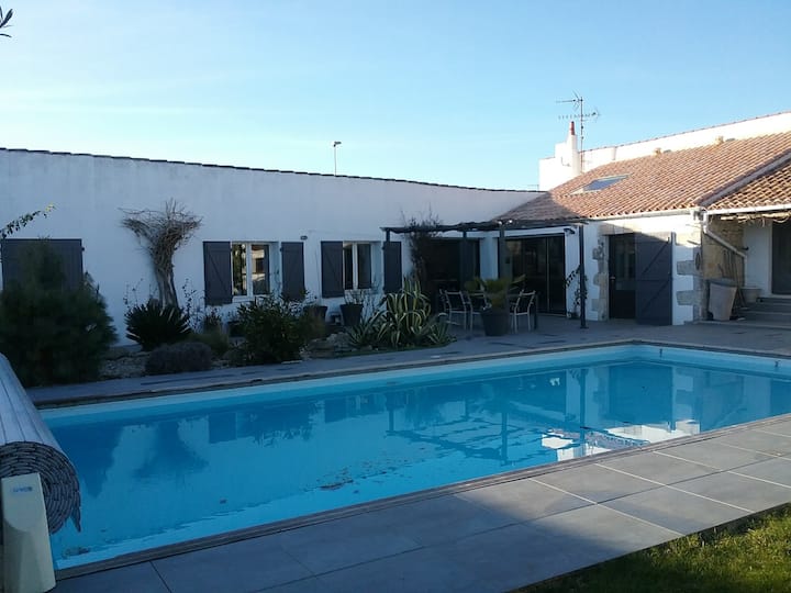 Villa Conviviale Au Calme Avec Piscine - La Rochelle