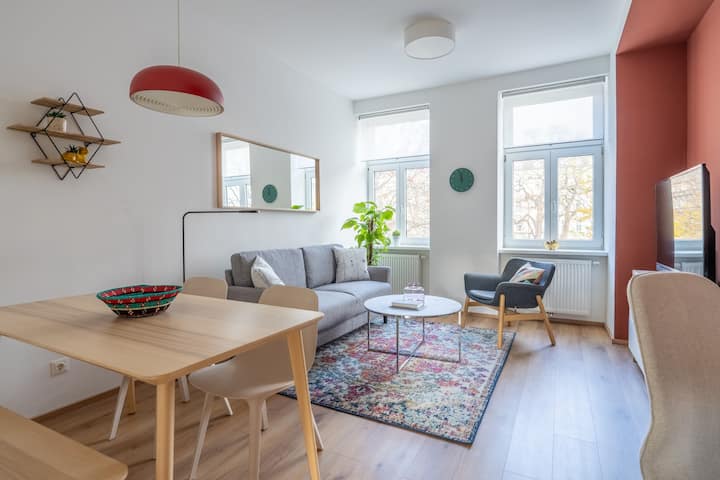 Chill Out In A Cute 1br Apartment With Balcony - Vienne
