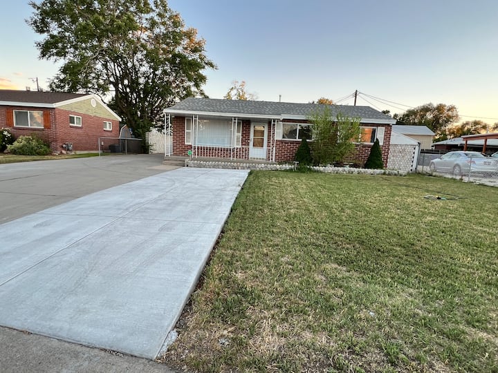 Cheerful 2-bedroom With Free Parking On Premises - West Valley City, UT