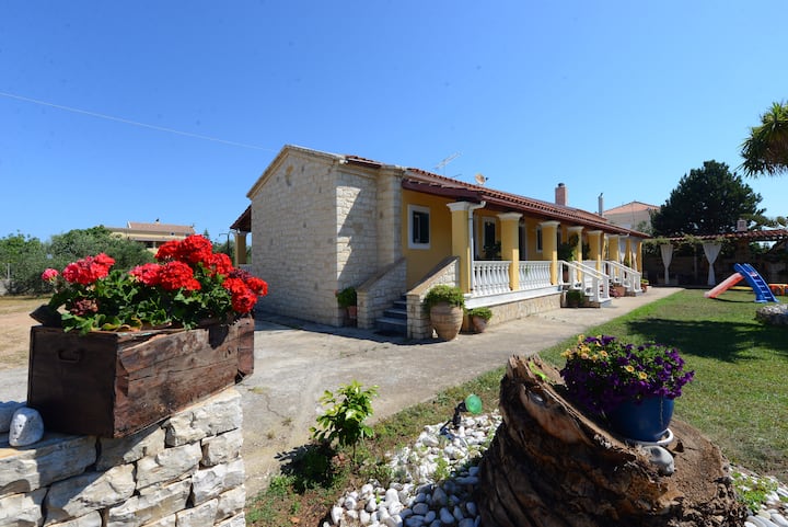 Villa Anna Almyros
8+ Persons - Corfú