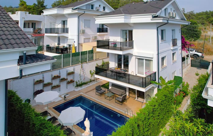 Fethi̇ye Merkezi̇ Doğayla İÇ İÇE 4+2 Whi̇te Vi̇lla - Fethiye