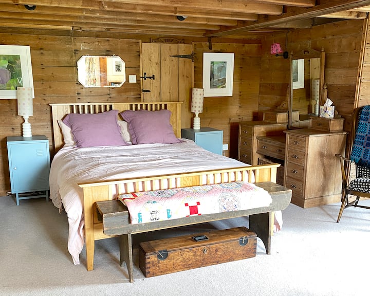 Large King Bedroom In Watermill Over River Yare - Norwich
