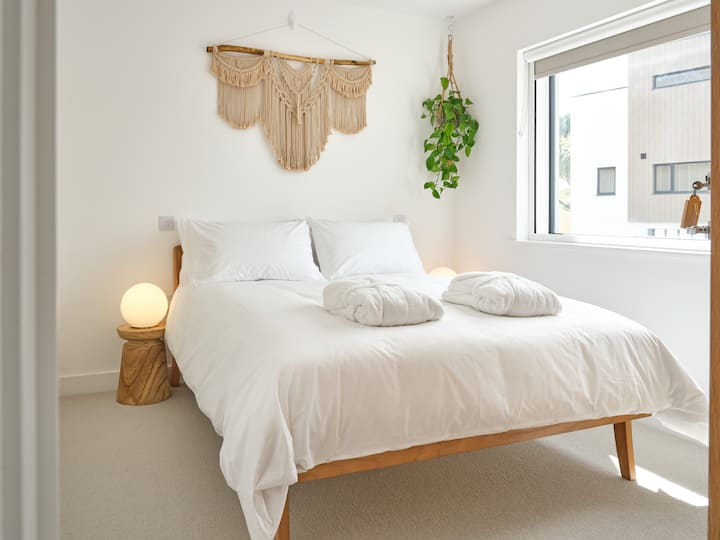 Tides Reach South: Luxury Modern Room, Newquay - Holywell