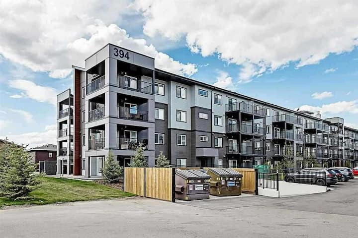 Modern Executive Condo | Free Parking | Sanitized - Edmonton