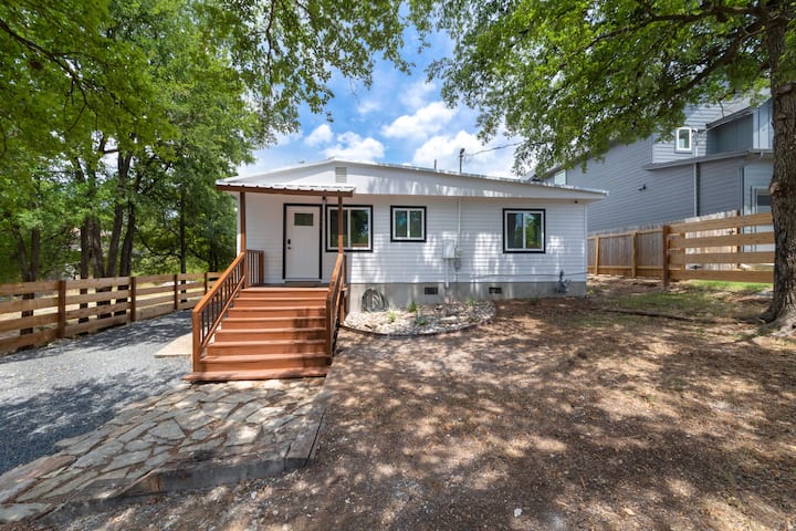 Modern E. Austin 3bdr2bh House With Deck - Austin
