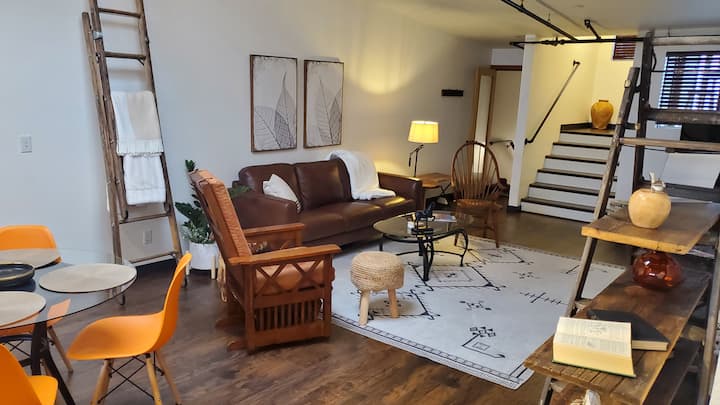The Flat @ 115 Located In A Historic Building . - Grants Pass, OR