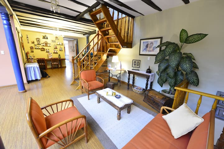 12p , 4 Habitaciones Para 12 Personas - Cuenca