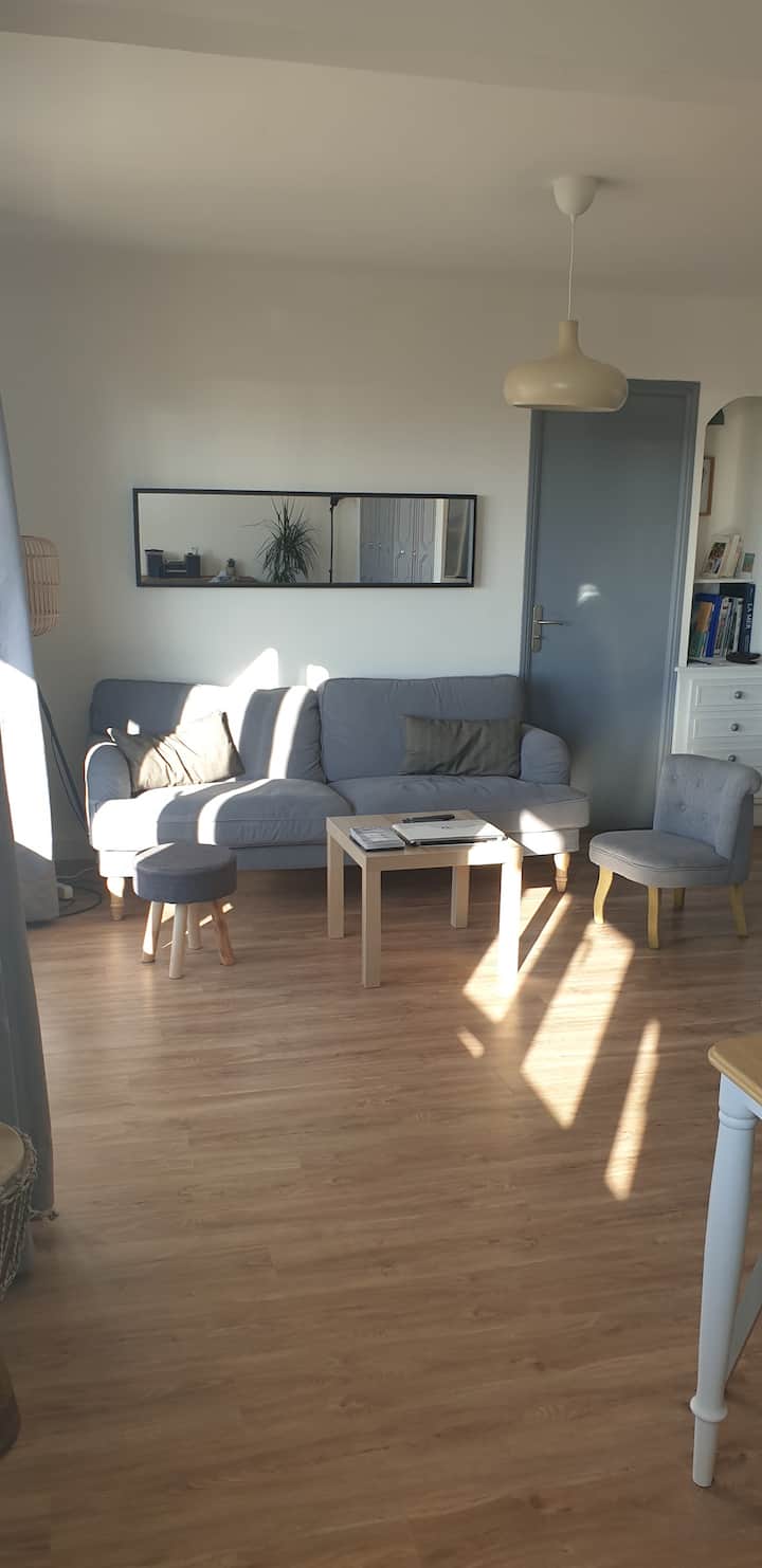 Appartement Entièrement Rénové Au Coeur Du Village - Carqueiranne