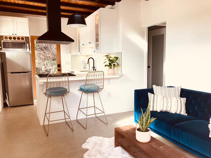 Peaceful Garden Oasis, Fully Renovated & Central - Los Angeles, CA