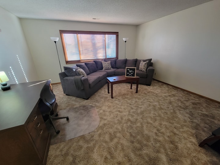Enjoy Your Stay!  Spacious.  Parking.  Secure. - Lincoln, NE