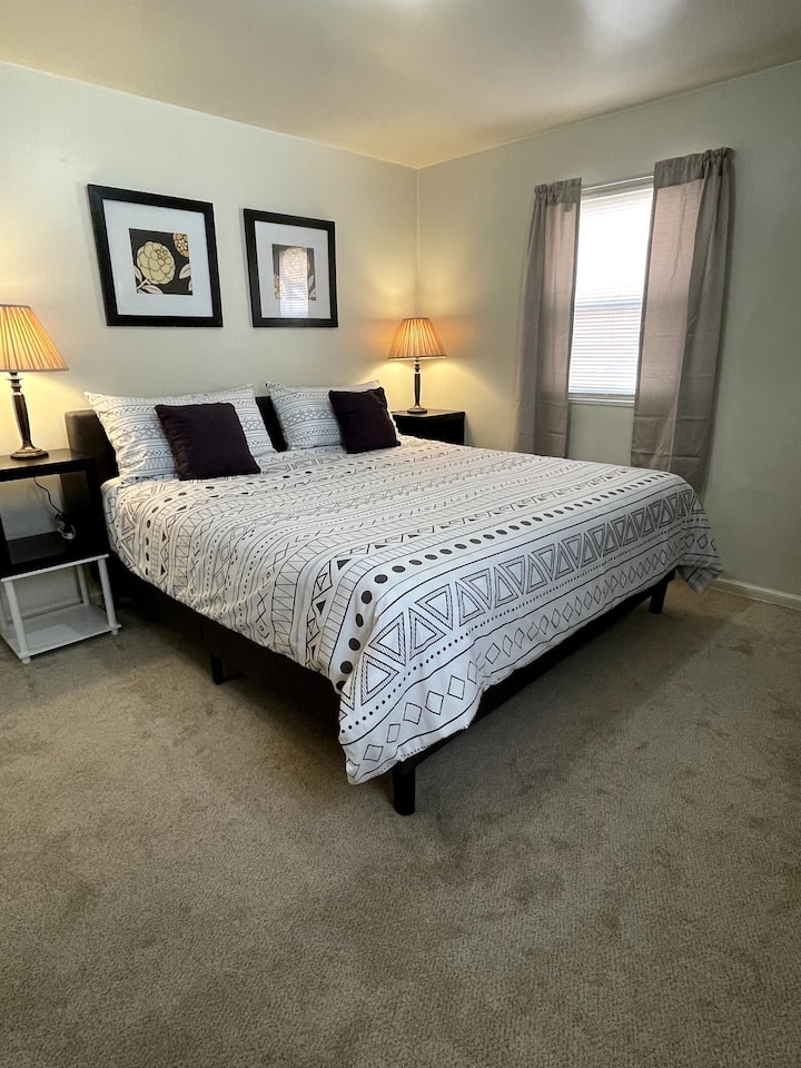 1bdrm King Bed Pet Friendly Free Parking - Cheyenne, WY