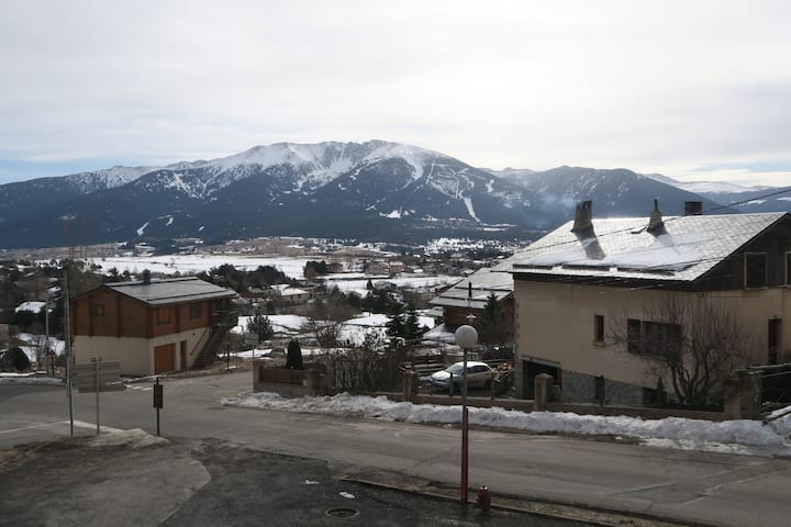 Chalet Mitoyen  Ensoleillé Avec Places De Parking - Mont-Louis