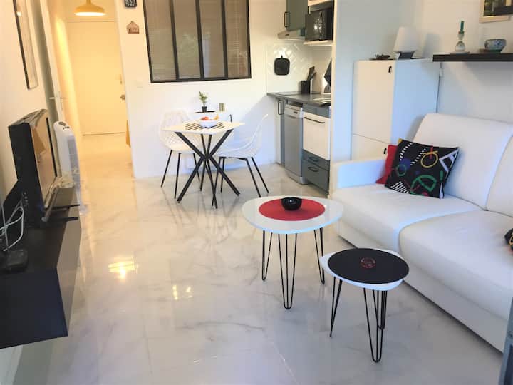 Cozy, Cabin Studio With A Garden View - Juan les Pins