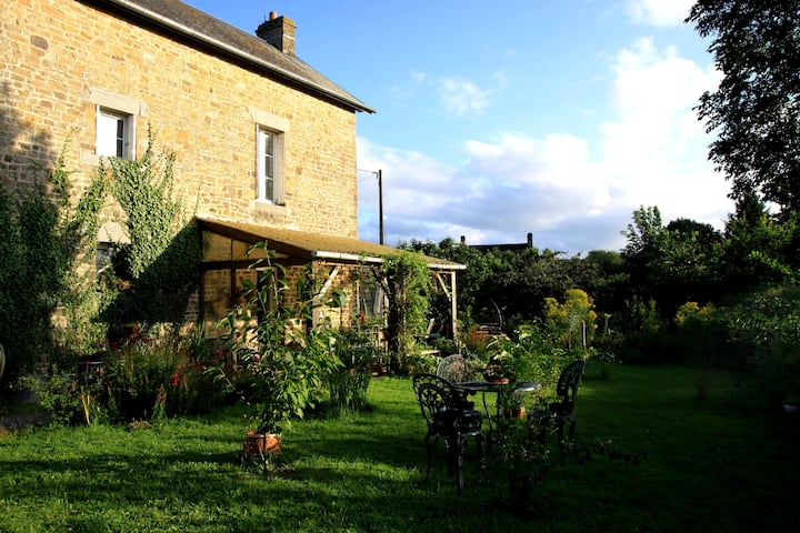 Maison De Charme - Esprit Brocante Et Tranquillité - Clécy