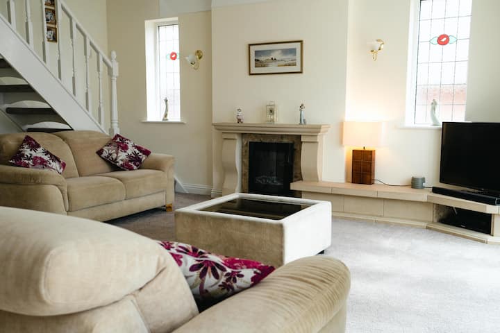 4 Double Bedroom Family-friendly Detached Bungalow - Bournemouth