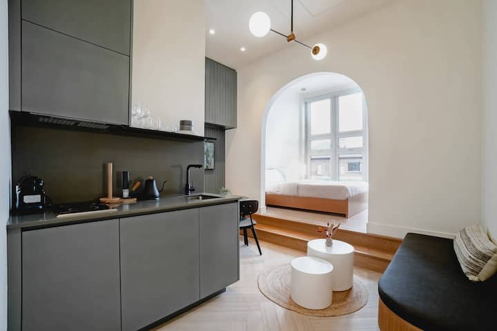 Numbers Res. Deluxe Queen Unit W Large Window - Toronto