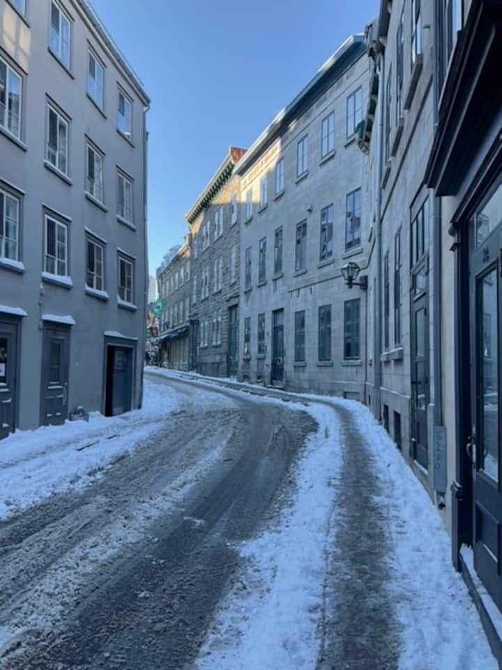 Quartier Historique Du Vieux Québec. Parking - Québec, QC