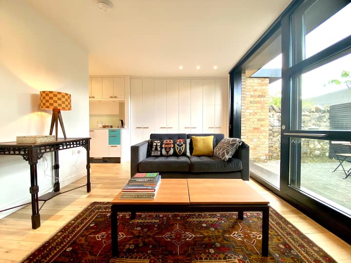 Outstanding Central One Bedroom Apartment - Cardiff