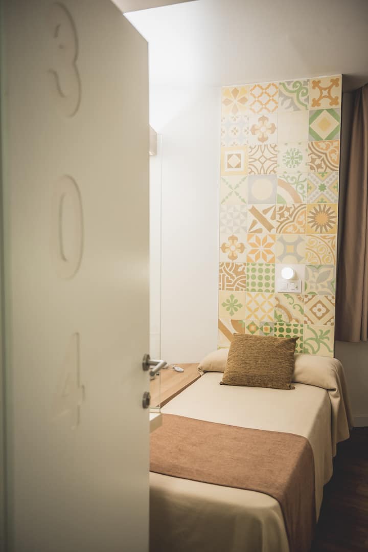 Single Room | Hostal Mare Nostrum - Barcelona