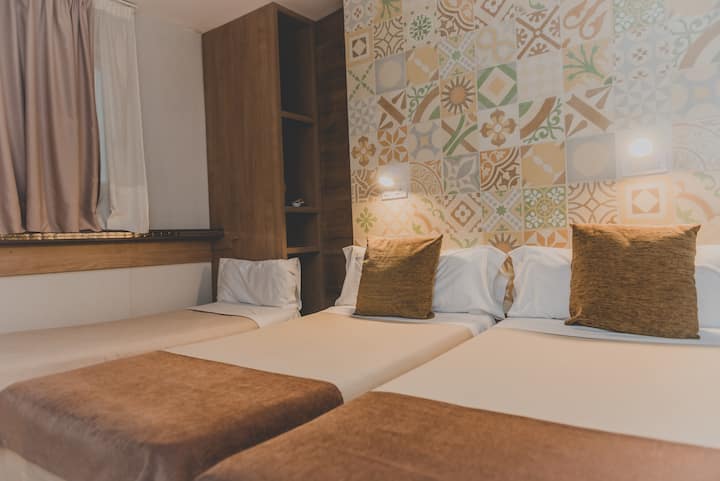 Twin Room With Extra Bed | Hostal Mare Nostrum - Barcelone